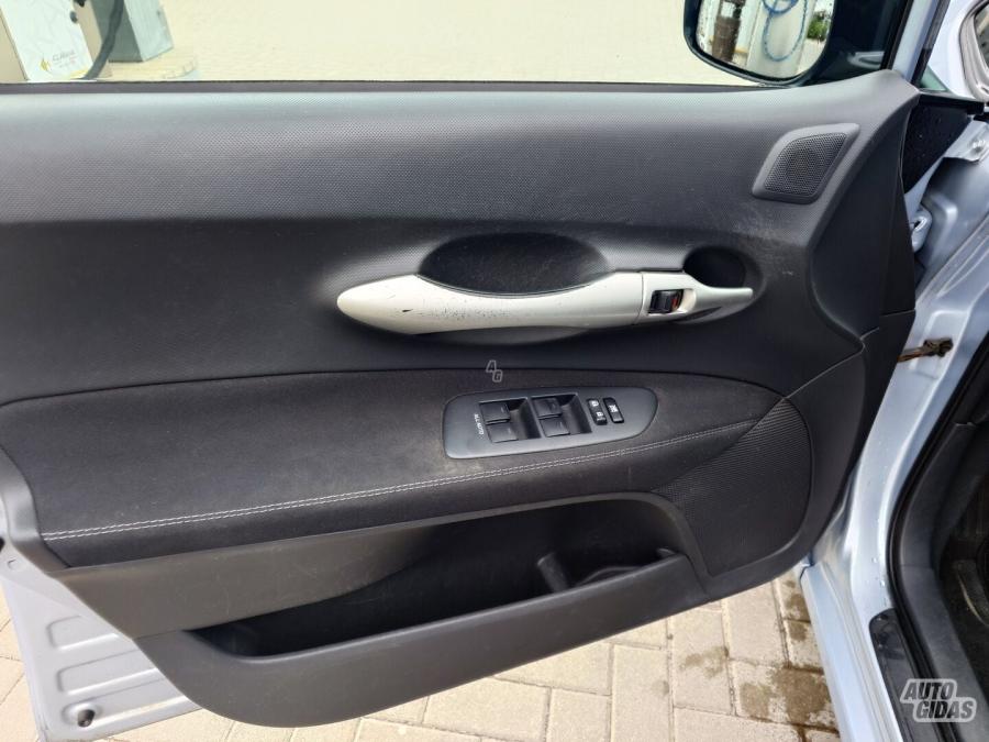 Toyota Auris 2017 in Taurage, with an engine capacity of 2.00 L and mileage of 247 thousand km for 4500 €, photo 12 on AUTOMOTO.COM.LV
