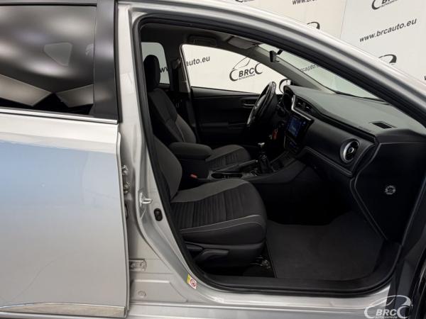 Toyota Auris 2017 in Vilnius, with an engine capacity of 1.60 L and mileage of 115 thousand km for 8900 €, photo 5 on AUTOMOTO.COM.LV