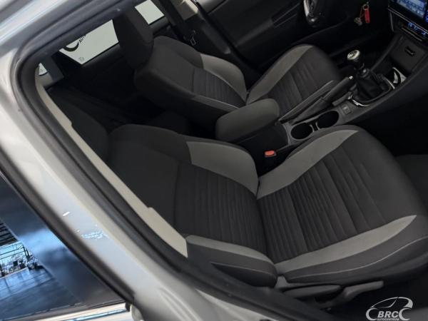 Toyota Auris 2017 in Vilnius, with an engine capacity of 1.60 L and mileage of 115 thousand km for 8900 €, photo 6 on AUTOMOTO.COM.LV
