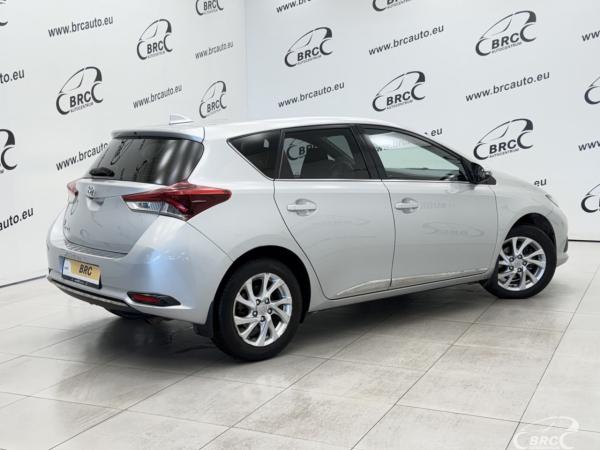 Toyota Auris 2017 in Vilnius, with an engine capacity of 1.60 L and mileage of 115 thousand km for 8900 €, photo 3 on AUTOMOTO.COM.LV