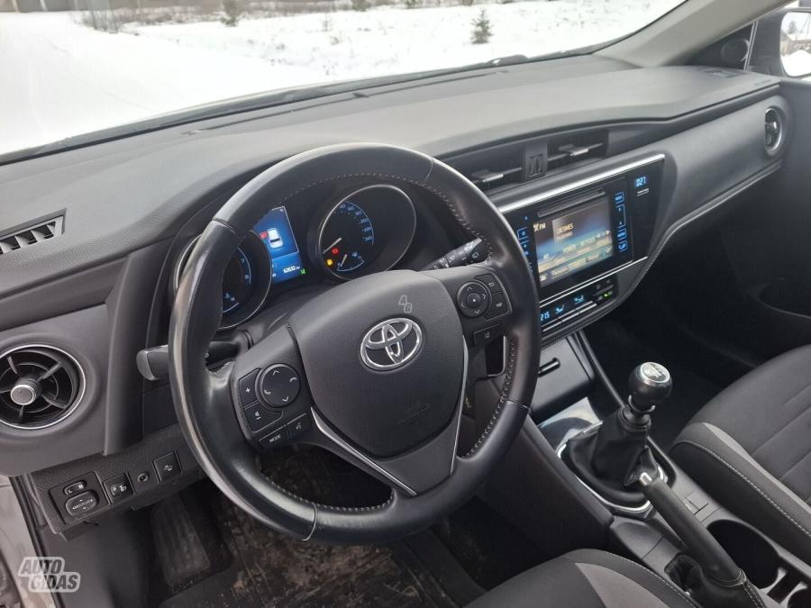Toyota Auris 2018 in Prienai, with an engine capacity of 1.60 L and mileage of 63 thousand km for 9750 €, photo 4 on AUTOMOTO.COM.LV