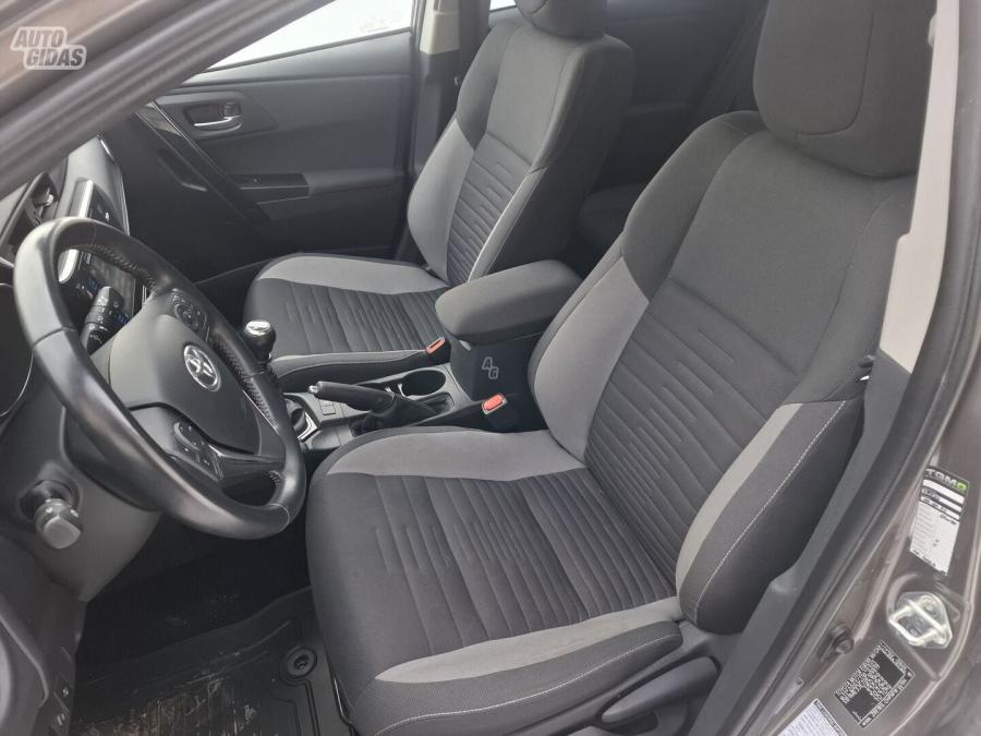 Toyota Auris 2018 in Prienai, with an engine capacity of 1.60 L and mileage of 63 thousand km for 9750 €, photo 6 on AUTOMOTO.COM.LV