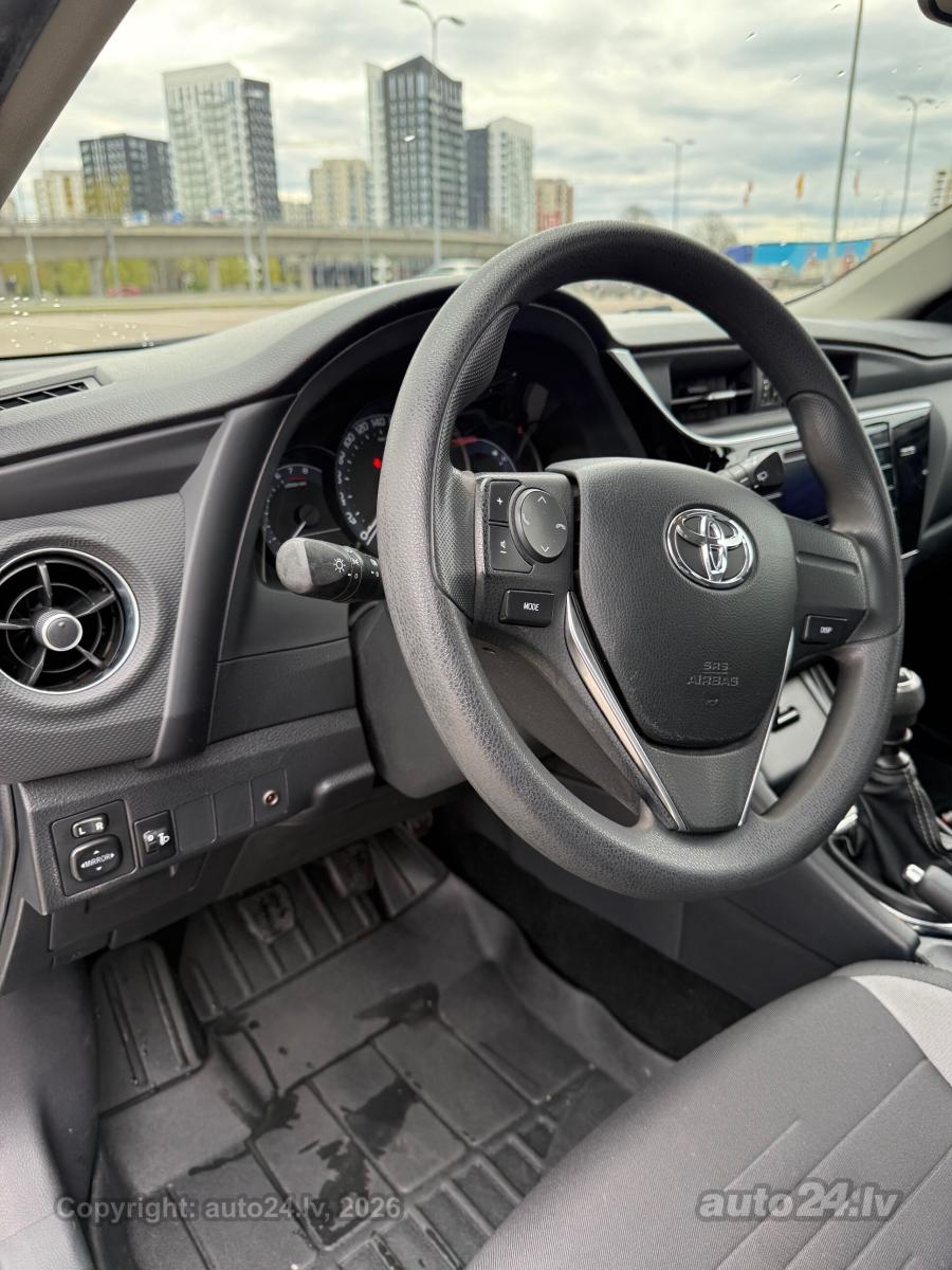 Toyota Auris 2018 in Tallinn, with an engine capacity of 1.60 L and mileage of 160 thousand km for 10800 €, photo 13 on AUTOMOTO.COM.LV