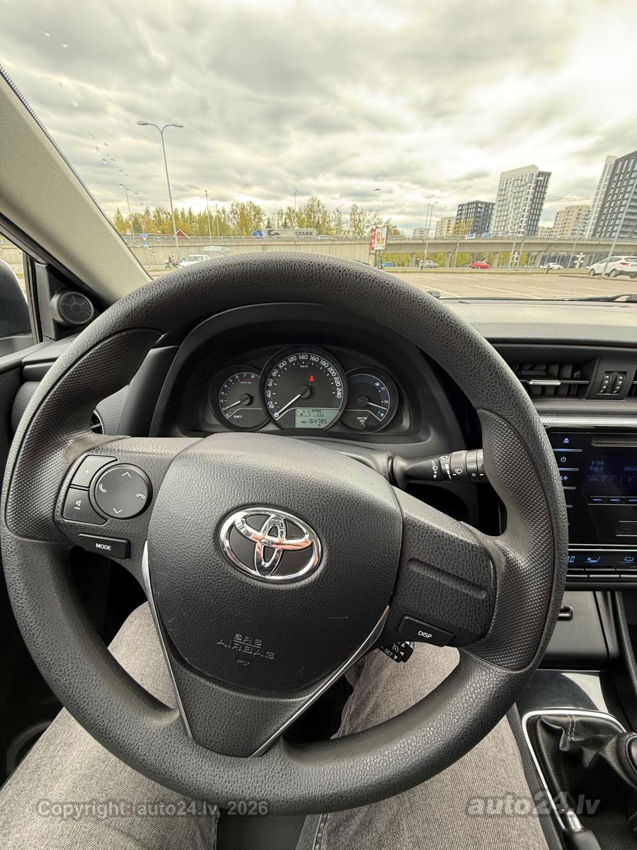 Toyota Auris 2018 in Tallinn, with an engine capacity of 1.60 L and mileage of 160 thousand km for 10800 €, photo 14 on AUTOMOTO.COM.LV