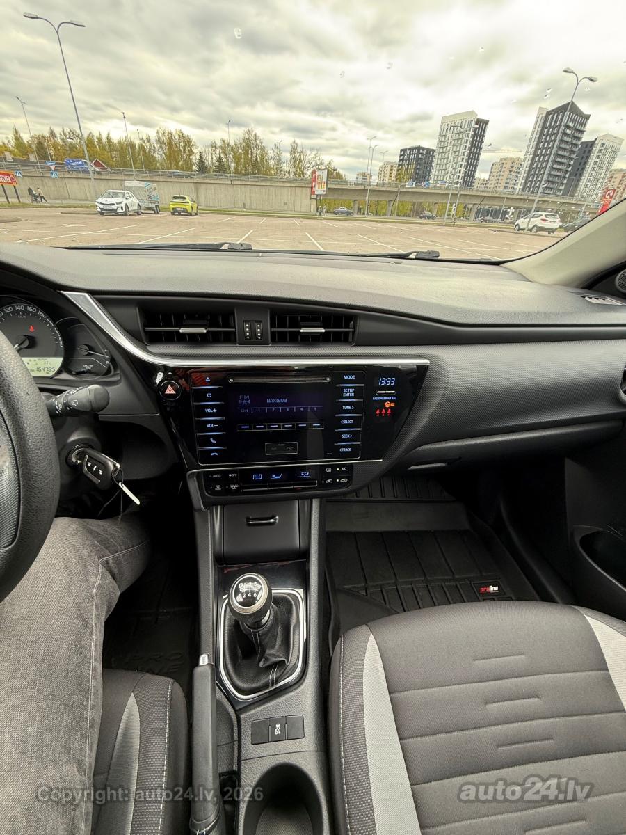 Toyota Auris 2018 in Tallinn, with an engine capacity of 1.60 L and mileage of 160 thousand km for 10800 €, photo 16 on AUTOMOTO.COM.LV