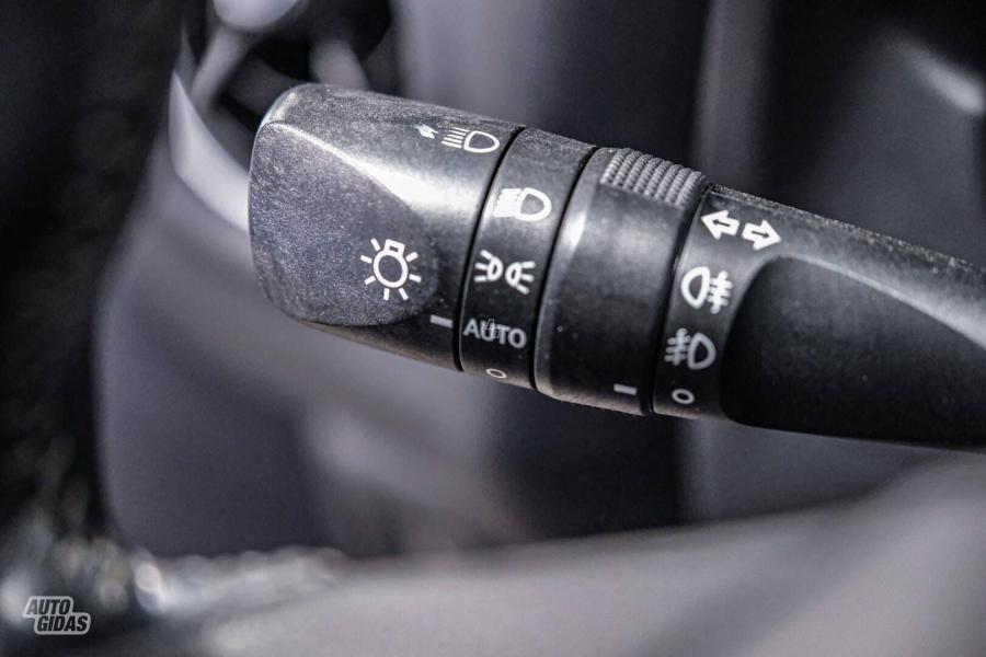 Toyota Auris 2018 in Kaunas, with an engine capacity of 1.80 L and mileage of 238 thousand km for 10490 €, photo 15 on AUTOMOTO.COM.LV