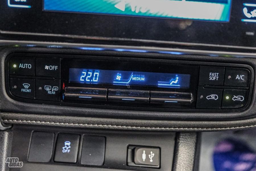 Toyota Auris 2018 in Kaunas, with an engine capacity of 1.80 L and mileage of 238 thousand km for 10490 €, photo 21 on AUTOMOTO.COM.LV