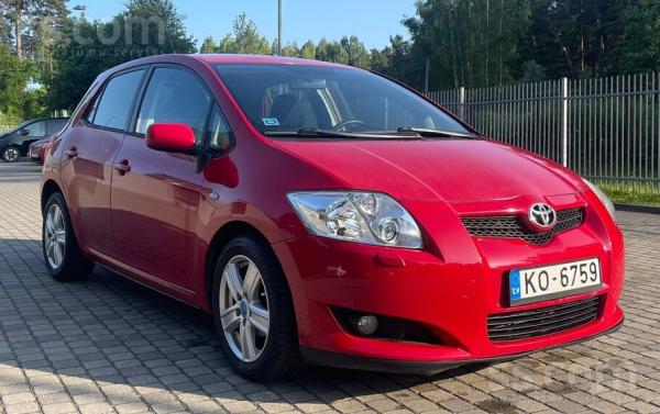 Red Toyota Auris 2007 in Riga, with an engine capacity of 1.60 L and mileage of 156 thousand km for 1950 €, photo 1 on AUTOMOTO.COM.LV