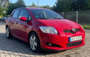 Red Toyota Auris 2007 in Riga, with an engine capacity of 1.60 L and mileage of 156 thousand km for 1950 €, photo 1 on AUTOMOTO.COM.LV