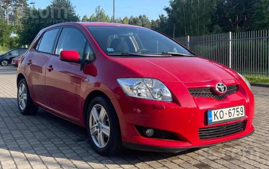 Red Toyota Auris 2007 in Riga, with an engine capacity of 1.60 L and mileage of 156 thousand km for 1950 €, photo 1 on AUTOMOTO.COM.LV
