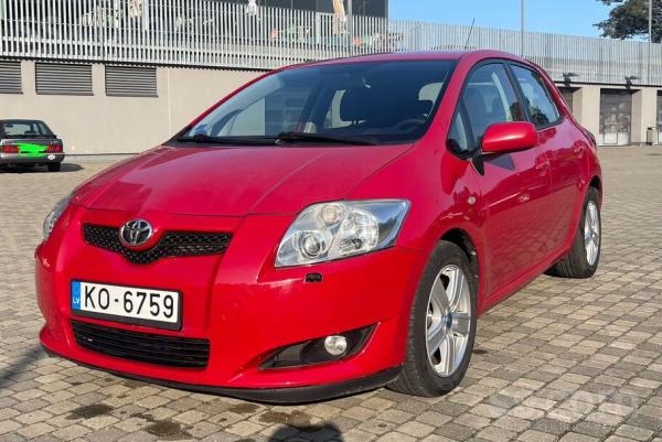 Red Toyota Auris 2007 in Riga, with an engine capacity of 1.60 L and mileage of 156 thousand km for 1950 €, photo 2 on AUTOMOTO.COM.LV