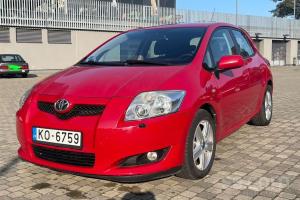 Red Toyota Auris 2007 in Riga, with an engine capacity of 1.60 L and mileage of 156 thousand km for 1950 €, photo 2 on AUTOMOTO.COM.LV