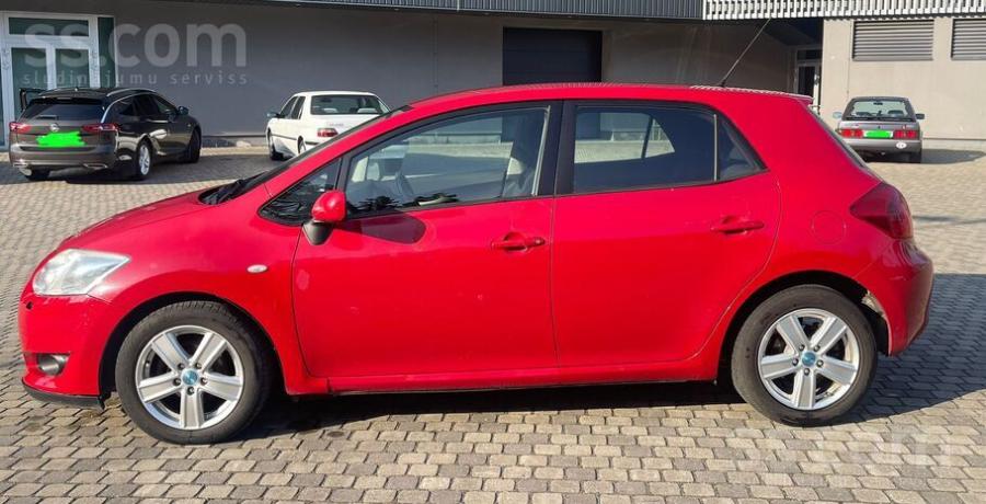 Red Toyota Auris 2007 in Riga, with an engine capacity of 1.60 L and mileage of 156 thousand km for 1950 €, photo 3 on AUTOMOTO.COM.LV