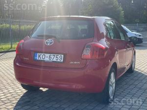 Red Toyota Auris 2007 in Riga, with an engine capacity of 1.60 L and mileage of 156 thousand km for 1950 €, photo 4 on AUTOMOTO.COM.LV