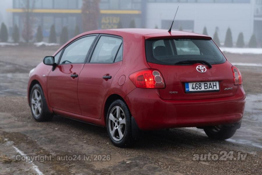 Red Toyota Auris 2007 in Tallinn, with an engine capacity of 1.60 L and mileage of 234 thousand km for 2600 €, photo 4 on AUTOMOTO.COM.LV