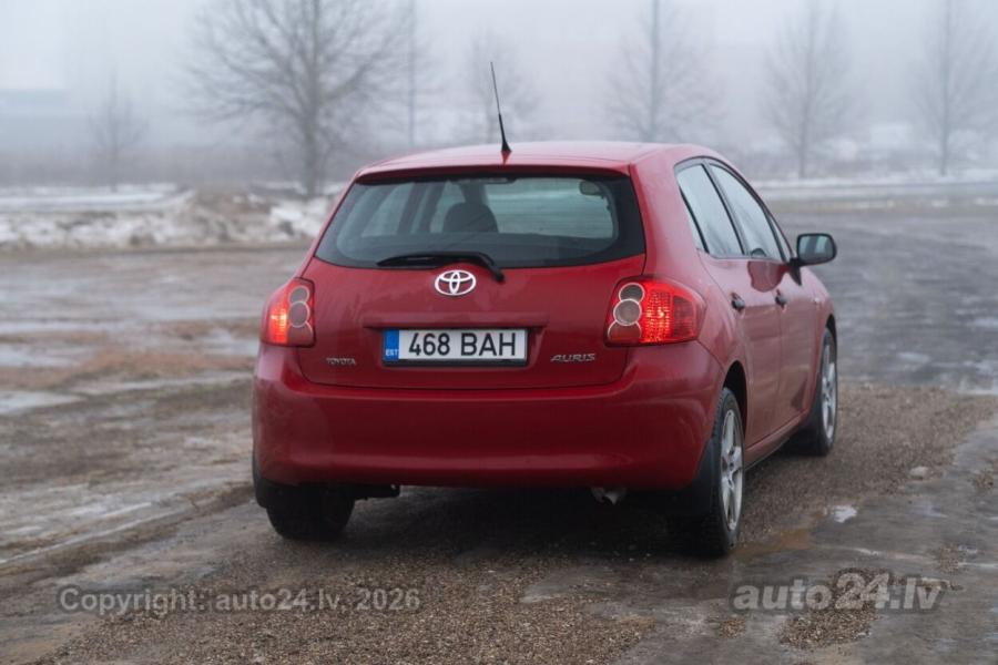 Red Toyota Auris 2007 in Tallinn, with an engine capacity of 1.60 L and mileage of 234 thousand km for 2600 €, photo 5 on AUTOMOTO.COM.LV