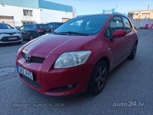 Sarkans Toyota Auris 2007 Tallina, ar dzinēja tilpumu 1.60 L un nobraukumu 132 tūkst. km par 1299 €, foto  vietnē AUTOMOTO.COM.LV