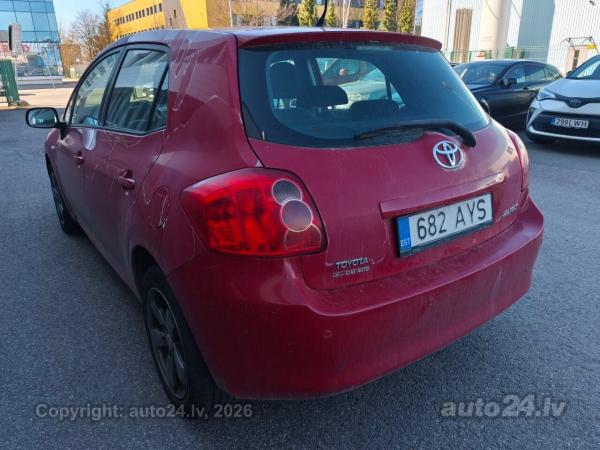 Sarkans Toyota Auris 2007 Tallina, ar dzinēja tilpumu 1.60 L un nobraukumu 132 tūkst. km par 1299 €, foto 4 vietnē AUTOMOTO.COM.LV