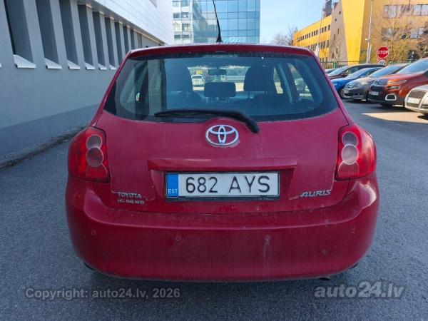 Sarkans Toyota Auris 2007 Tallina, ar dzinēja tilpumu 1.60 L un nobraukumu 132 tūkst. km par 1299 €, foto 5 vietnē AUTOMOTO.COM.LV