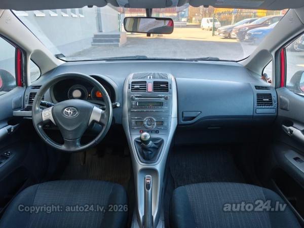 Sarkans Toyota Auris 2007 Tallina, ar dzinēja tilpumu 1.60 L un nobraukumu 132 tūkst. km par 1299 €, foto 9 vietnē AUTOMOTO.COM.LV