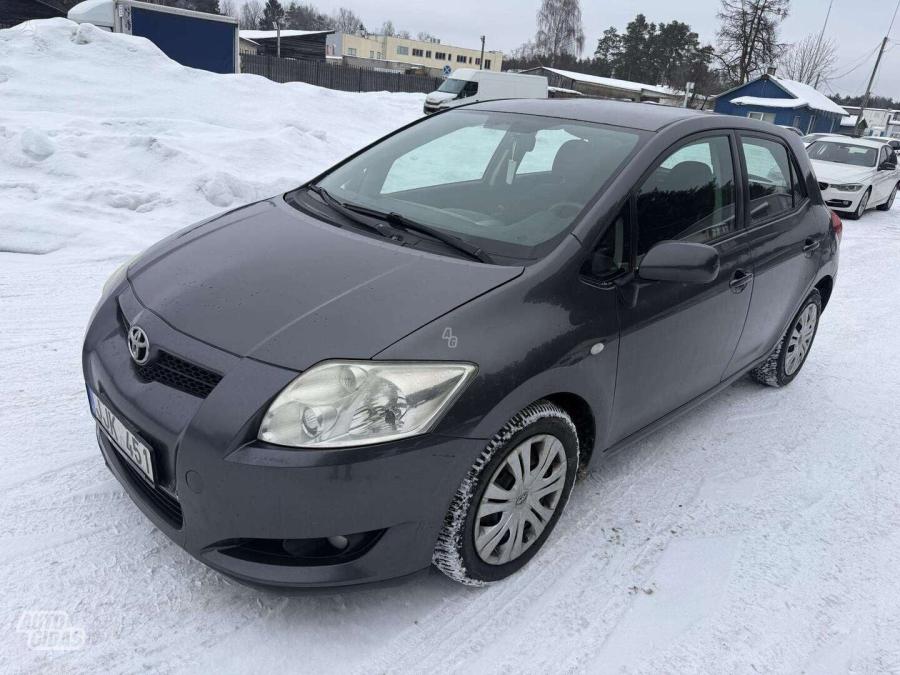 Red Toyota Auris 2007 in Vilnius, with an engine capacity of 0.00 L and mileage of 375 thousand km for 950 €, photo 1 on AUTOMOTO.COM.LV