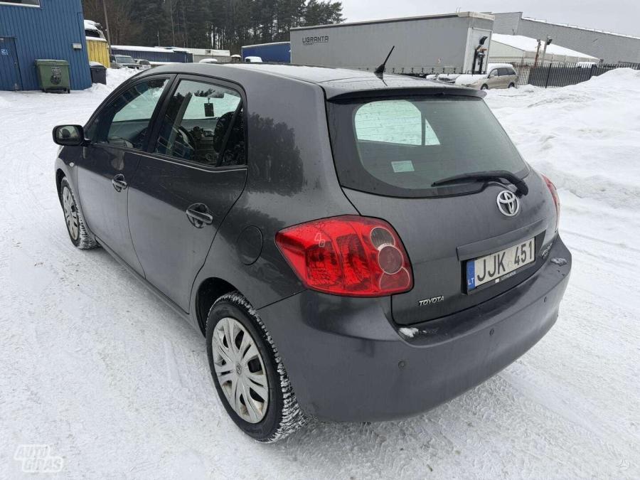 Red Toyota Auris 2007 in Vilnius, with an engine capacity of 0.00 L and mileage of 375 thousand km for 950 €, photo 7 on AUTOMOTO.COM.LV