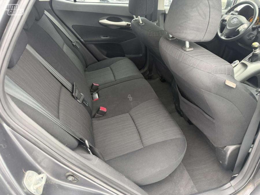 Red Toyota Auris 2007 in Vilnius, with an engine capacity of 0.00 L and mileage of 375 thousand km for 950 €, photo 8 on AUTOMOTO.COM.LV