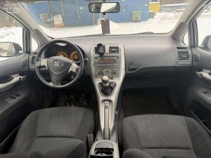 Red Toyota Auris 2007 in Vilnius, with an engine capacity of 0.00 L and mileage of 375 thousand km for 950 €, photo 9 on AUTOMOTO.COM.LV