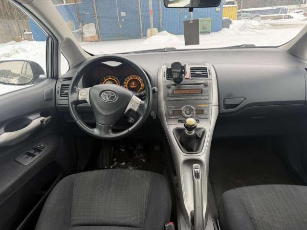 Sarkans Toyota Auris 2007 Viļņa, ar dzinēja tilpumu 0.00 L un nobraukumu 375 tūkst. km par 950 €, foto 9 vietnē AUTOMOTO.COM.LV