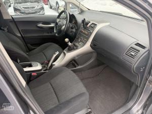 Red Toyota Auris 2007 in Vilnius, with an engine capacity of 0.00 L and mileage of 375 thousand km for 950 €, photo 11 on AUTOMOTO.COM.LV