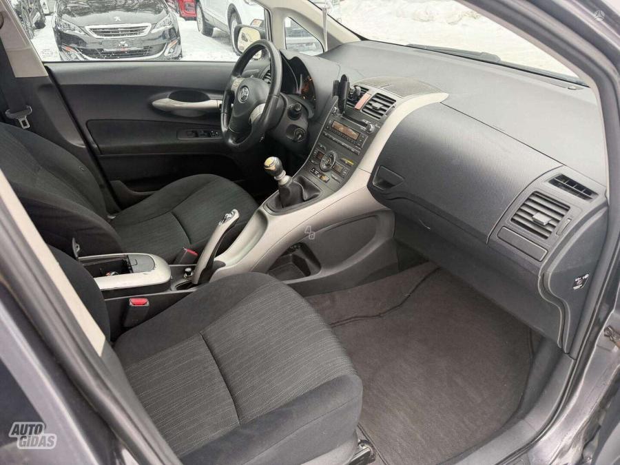 Red Toyota Auris 2007 in Vilnius, with an engine capacity of 0.00 L and mileage of 375 thousand km for 950 €, photo 11 on AUTOMOTO.COM.LV