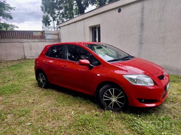 Red Toyota Auris 2007 in Riga, with an engine capacity of 1.60 L and mileage of 149 thousand km for 3990 €, photo 2 on AUTOMOTO.COM.LV