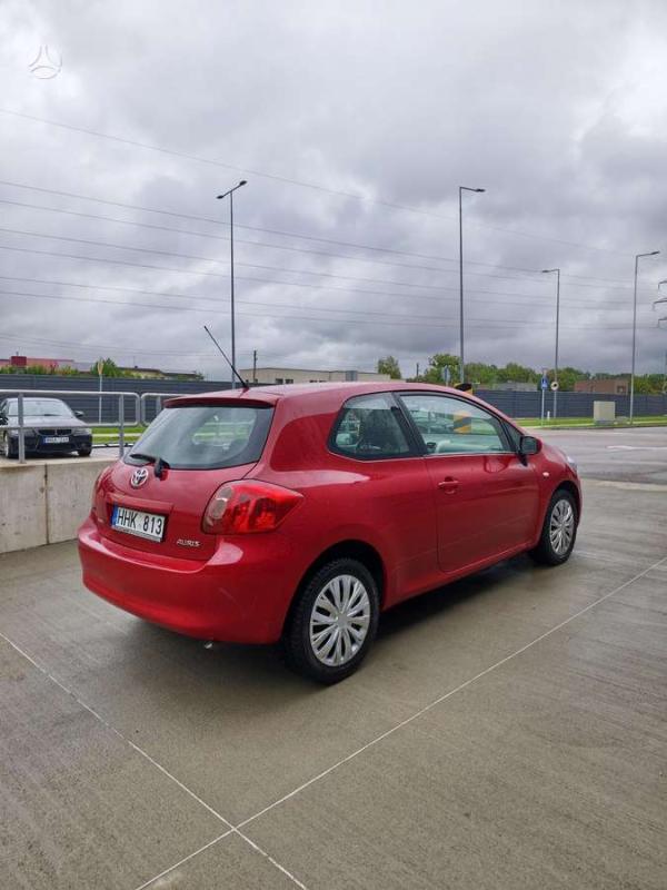 Sarkans Toyota Auris 2007 Kauņa, ar dzinēja tilpumu 1.60 L un nobraukumu 180 tūkst. km par 3950 €, foto 4 vietnē AUTOMOTO.COM.LV
