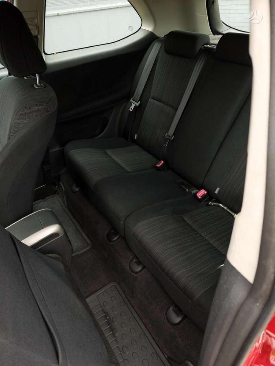 Sarkans Toyota Auris 2007 Kauņa, ar dzinēja tilpumu 1.60 L un nobraukumu 180 tūkst. km par 3950 €, foto 9 vietnē AUTOMOTO.COM.LV