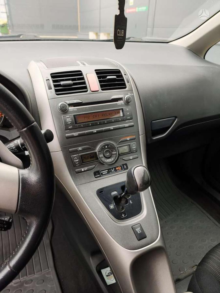 Sarkans Toyota Auris 2007 Kauņa, ar dzinēja tilpumu 1.60 L un nobraukumu 180 tūkst. km par 3950 €, foto 12 vietnē AUTOMOTO.COM.LV