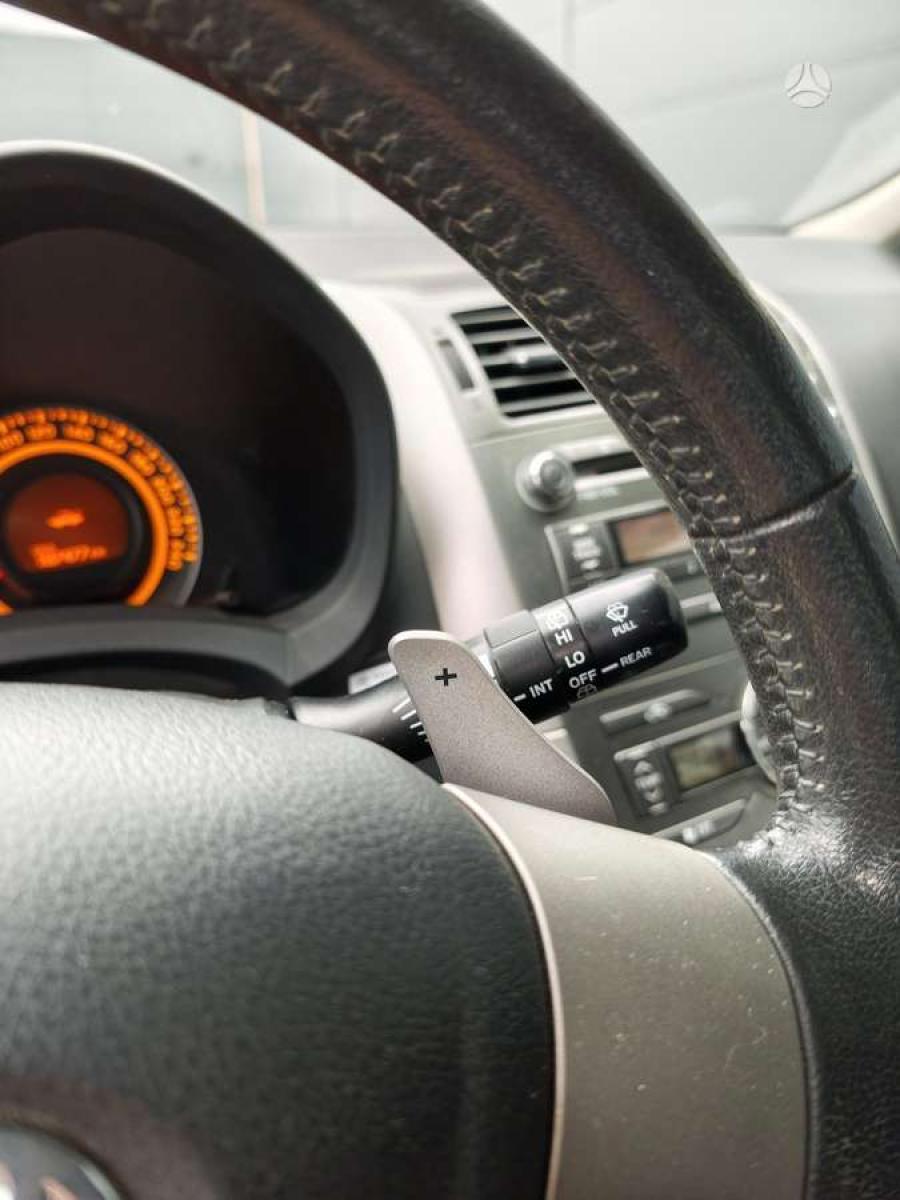 Sarkans Toyota Auris 2007 Kauņa, ar dzinēja tilpumu 1.60 L un nobraukumu 180 tūkst. km par 3950 €, foto 14 vietnē AUTOMOTO.COM.LV