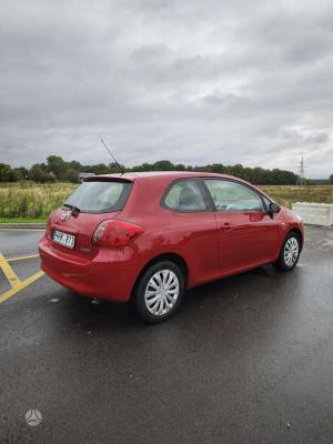 Sarkans Toyota Auris 2007 Kauņa, ar dzinēja tilpumu 1.60 L un nobraukumu 180 tūkst. km par 3950 €, foto 17 vietnē AUTOMOTO.COM.LV