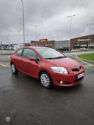 Sarkans Toyota Auris 2007 Kauņa, ar dzinēja tilpumu 1.60 L un nobraukumu 180 tūkst. km par 3950 €, foto 18 vietnē AUTOMOTO.COM.LV