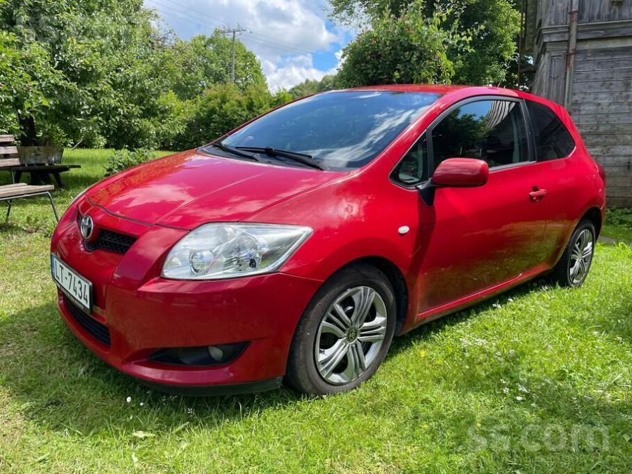 Sarkans Toyota Auris 2008 Liepāja, ar dzinēja tilpumu 2.00 L un nobraukumu 242 tūkst. km par 2000 €, foto 3 vietnē AUTOMOTO.COM.LV