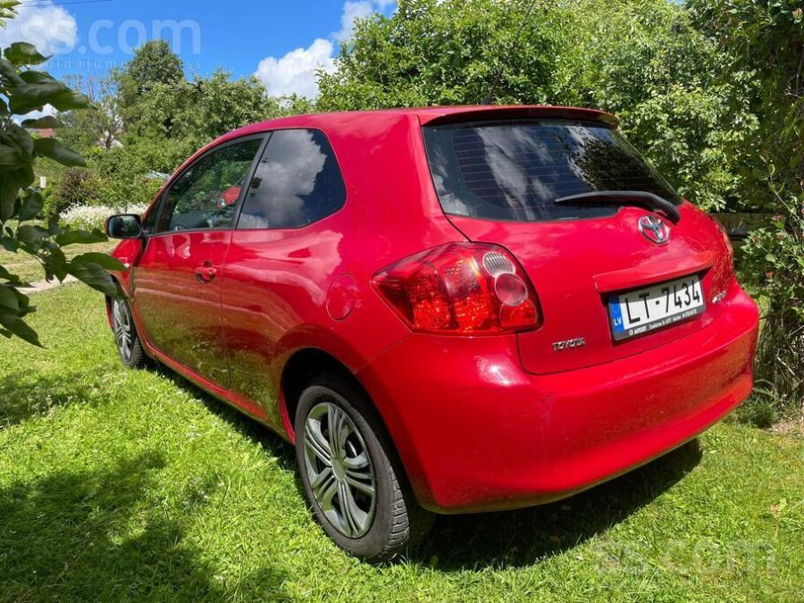 Sarkans Toyota Auris 2008 Liepāja, ar dzinēja tilpumu 2.00 L un nobraukumu 242 tūkst. km par 2000 €, foto 4 vietnē AUTOMOTO.COM.LV