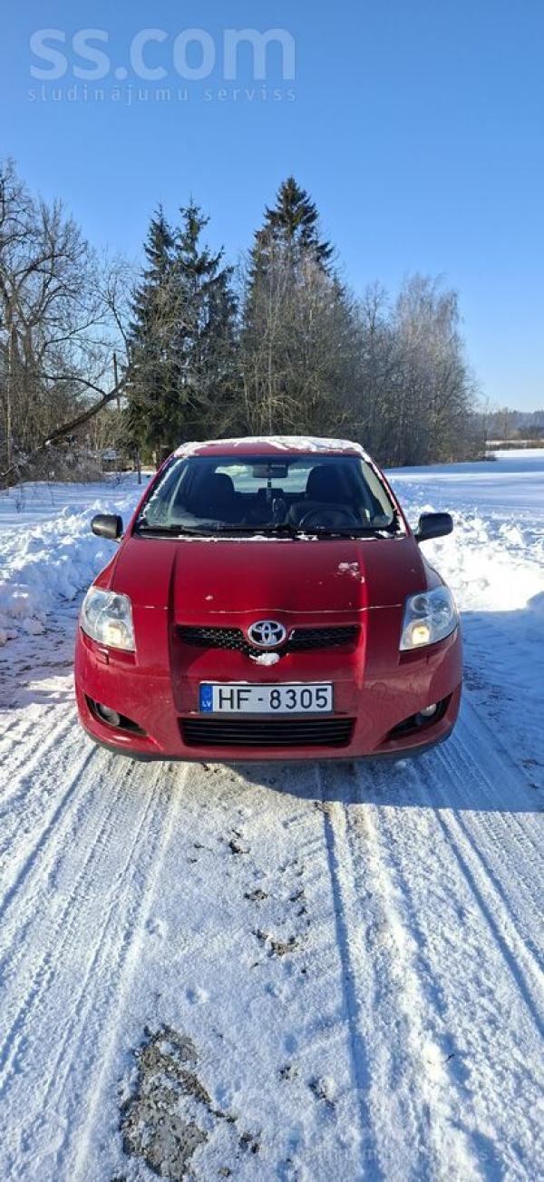 Red Toyota Auris 2008 in Jelgava, with an engine capacity of 1.60 L and mileage of 190 thousand km for 3200 €, photo 1 on AUTOMOTO.COM.LV