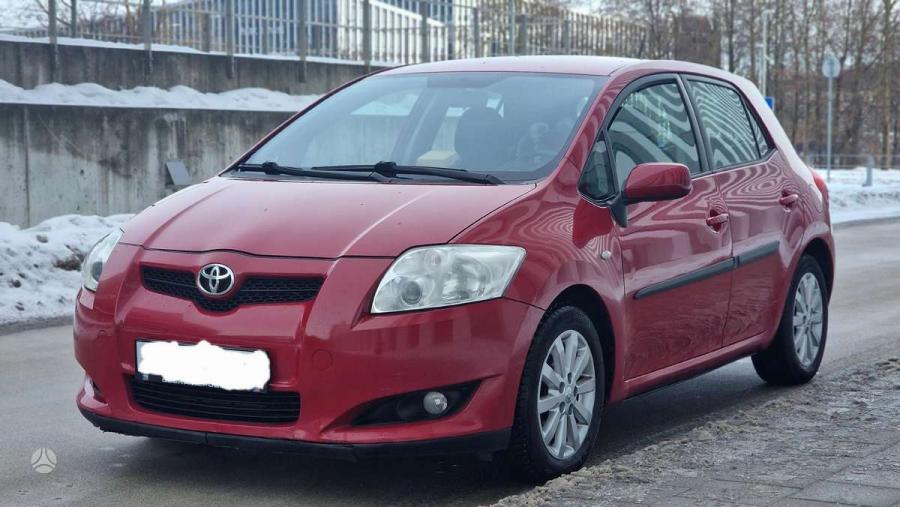 Red Toyota Auris 2008 in Vilnius, with an engine capacity of 1.60 L and mileage of 229 thousand km for 3650 €, photo 2 on AUTOMOTO.COM.LV