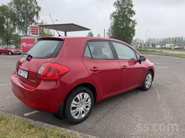Sarkans Toyota Auris 2008 Rīga, ar dzinēja tilpumu 1.60 L un nobraukumu 193 tūkst. km par 2600 €, foto 3 vietnē AUTOMOTO.COM.LV