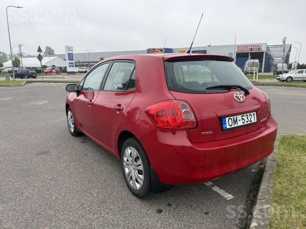 Sarkans Toyota Auris 2008 Rīga, ar dzinēja tilpumu 1.60 L un nobraukumu 193 tūkst. km par 2600 €, foto 5 vietnē AUTOMOTO.COM.LV
