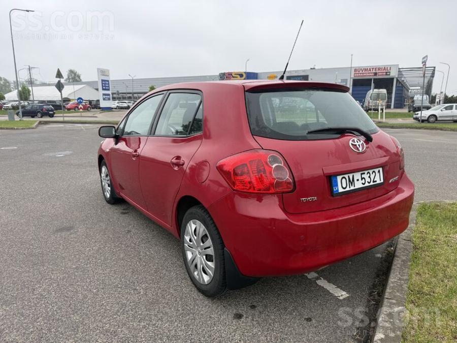 Sarkans Toyota Auris 2008 Rīga, ar dzinēja tilpumu 1.60 L un nobraukumu 193 tūkst. km par 2600 €, foto 6 vietnē AUTOMOTO.COM.LV