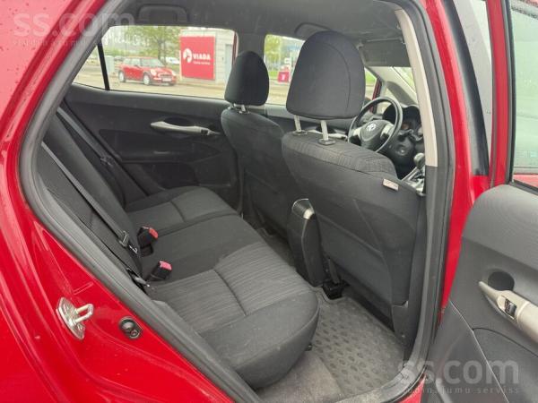 Sarkans Toyota Auris 2008 Rīga, ar dzinēja tilpumu 1.60 L un nobraukumu 193 tūkst. km par 2600 €, foto 8 vietnē AUTOMOTO.COM.LV