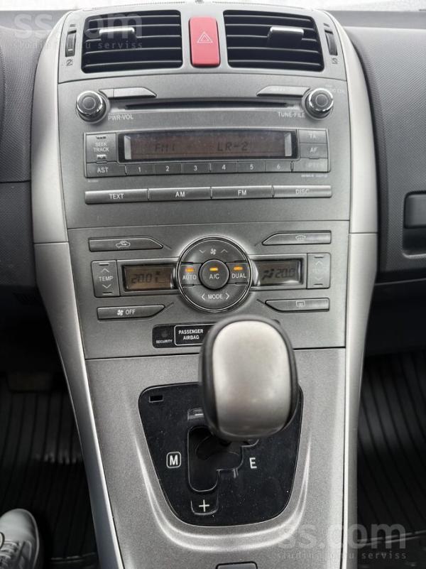 Sarkans Toyota Auris 2008 Rīga, ar dzinēja tilpumu 1.60 L un nobraukumu 193 tūkst. km par 2600 €, foto 10 vietnē AUTOMOTO.COM.LV