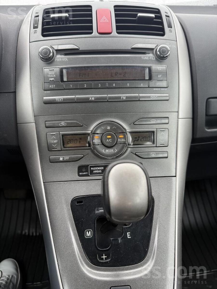 Sarkans Toyota Auris 2008 Rīga, ar dzinēja tilpumu 1.60 L un nobraukumu 193 tūkst. km par 2600 €, foto 11 vietnē AUTOMOTO.COM.LV
