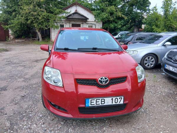 Sarkans Toyota Auris 2008 Kauņa, ar dzinēja tilpumu 1.40 L un nobraukumu 316 tūkst. km par 999 €, foto 2 vietnē AUTOMOTO.COM.LV