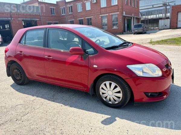 Sarkans Toyota Auris 2008 Rīga, ar dzinēja tilpumu 1.60 L un nobraukumu 249 tūkst. km par 2500 €, foto 8 vietnē AUTOMOTO.COM.LV